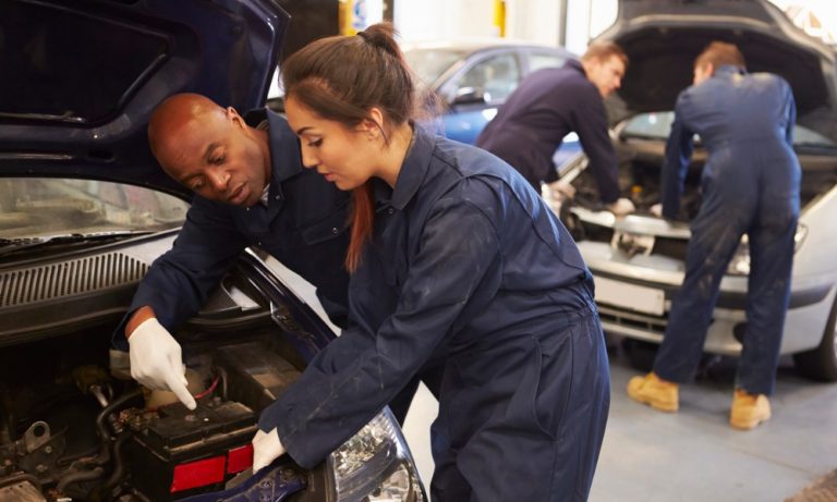 Common Turn Signal Problems and How to Spot Them Early - MB Auto Pack